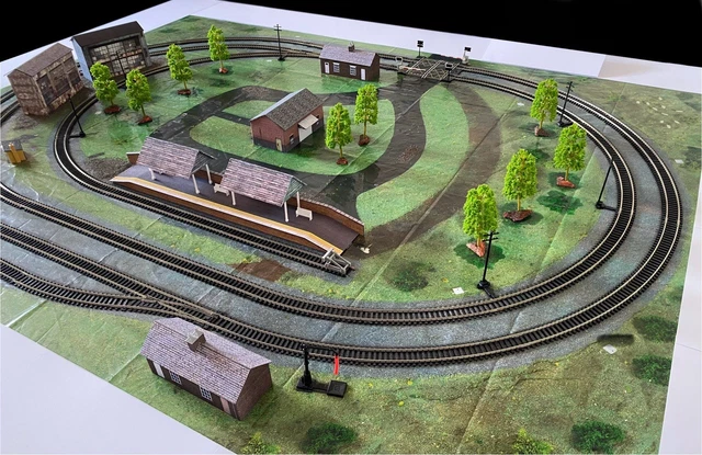 OO GAUGE HORNBY Model Railway Full Layout In A Box (Hornby MIDIMat ...