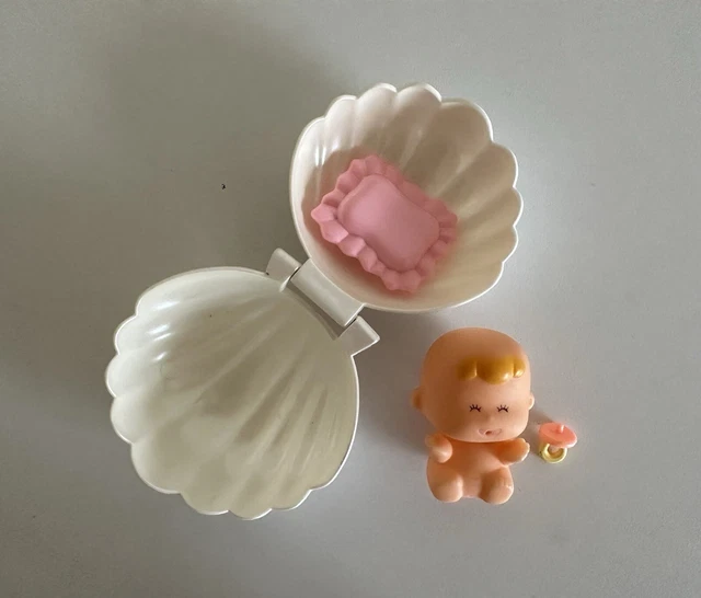 VINTAGE TOMY TINKLE Tots Doll & Hide Away Shell. 1991. Pearlised Shell ...