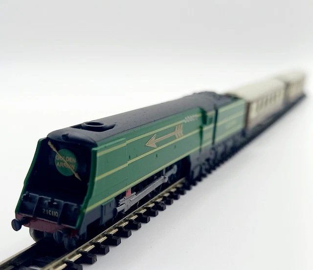 Z GAUGE SCALE Luxury Steam Locomotive Tender Pullman Coaches Model ...