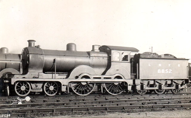 LNER CLASS D16 4-4-0 No 8852 at UNKNOWN LOCATION R/PHOTO LOCO POSTCARD ...