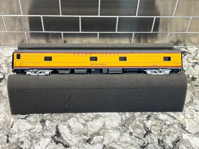 CUSTOM LITTLE ROCK UP Union Pacific Walthers Heritage HO Sleeper ...