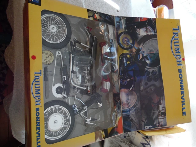 NEW RAY TRIUMPH Bonneville Motorcycle 1/6 Scale Model Kit, unopened, in ...