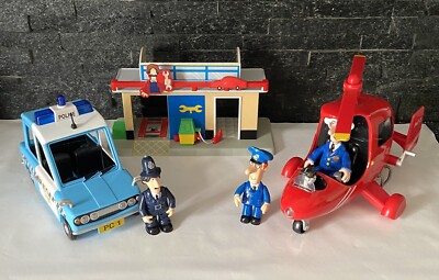 POSTMAN PAT TED Glen’s Garage Playset, Police Car And Large Size ...