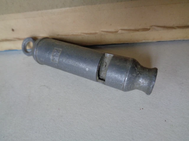 ANCIEN SIFFLET EN aluminium de scout ou de cheminot ? EUR 8,00 ...