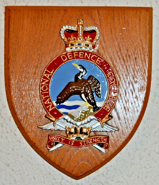 NATIONAL DEFENCE COLLEGE regimental mess wall plaque crest shield EUR ...