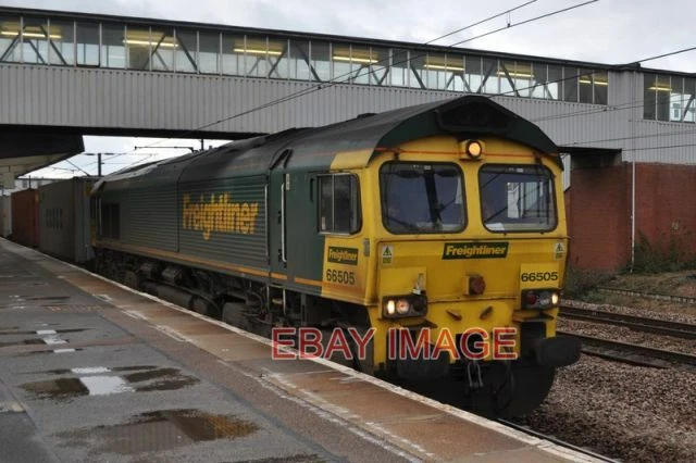 PHOTO FREIGHTLINER - 66505 The Green Freightliner Class 66 Heads A Long ...