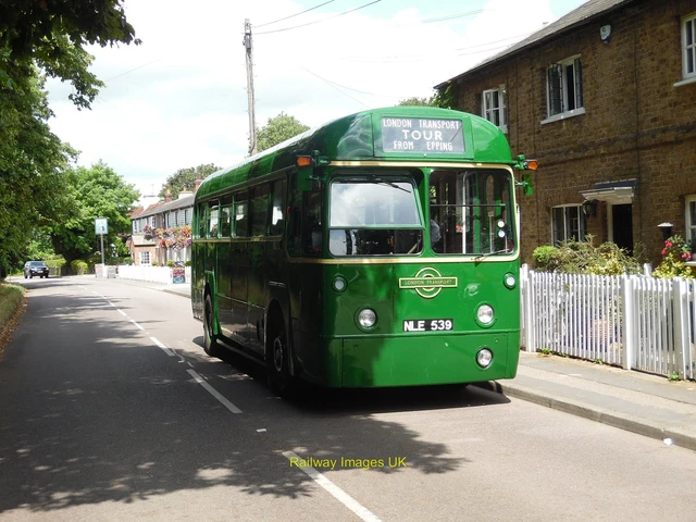 BUS PHOTO 6X4 Preserved Green Bus in Essendon c2015 £2.00 - PicClick UK