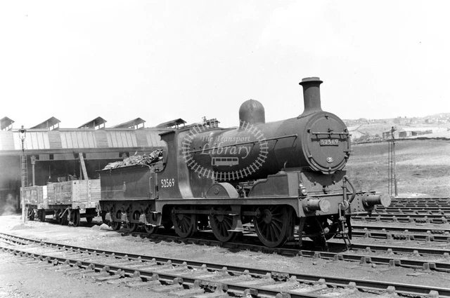 PHOTO BRITISH RAILWAYS Steam Locomotive Class LYR28 52569 at Leeds £1. ...