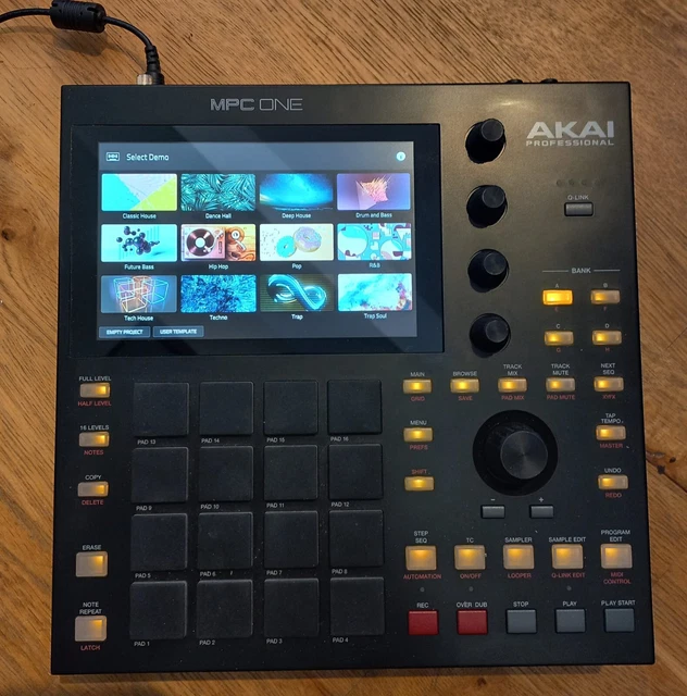 AKAI MPC ONE Standalone Sampler EUR 399,00 - PicClick DE