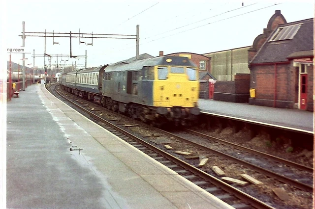 35MM RAILWAY COLOUR Negative Class 31 305 at Longport £1.95 - PicClick UK