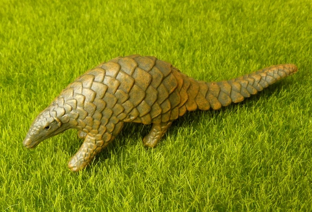 PANGOLIN SCALY ANTEATER Figurine Wild Animal Educational Science Nature ...