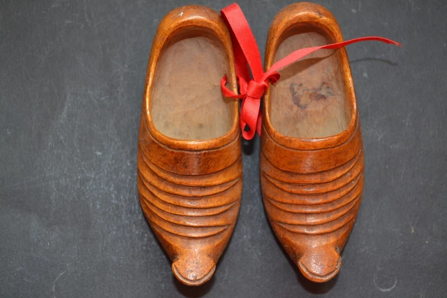 PAIRE DE PETITS SABOTS EN BOIS SCULTE - L 11,00 cm -@@@ EUR 14,00 ...