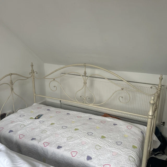 JOHN LEWIS SHABBY Chic White Metal Day Bed for Girls Single Frame £83. ...