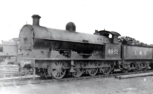 EX LNWR 0-8-0 LMS CLASS 7F (G2a) No 8952 at UNKNOWN MPD R/PHOTO £1.00 ...