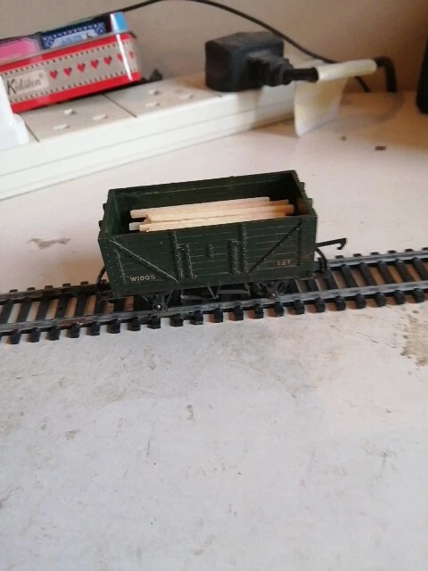 TRI-ANG R10/13 12 Ton Plank Wagon W1005 (Green) ~ OO Gauge With Wood ...