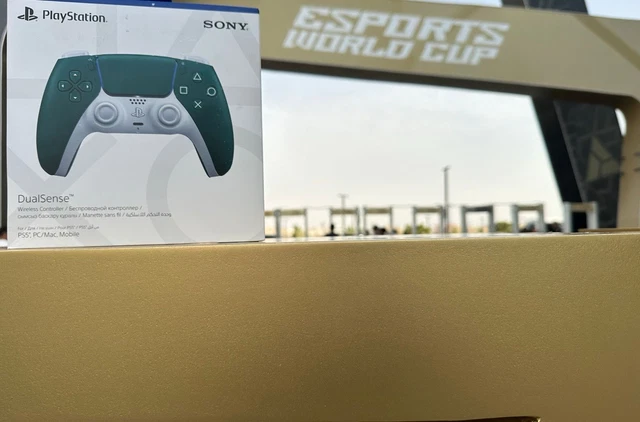 SUPER RARE ESPORTS World Cup 2025 Edition Alpine Green PS5 DualSense ...