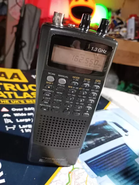 REALISTIC PRO-26 HAND Held Scanner 200 Channel 25-1.3Ghz AM FM.As New ...