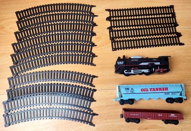 RAIL KING LOCAMOTIVE Battery Powered Train Oval Track Set Kids Toy £4. ...