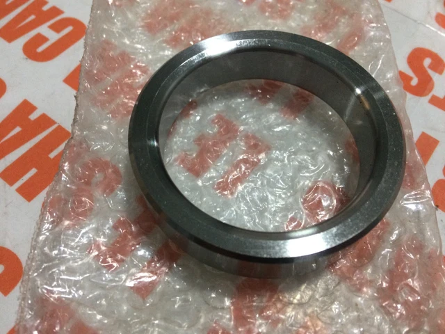 GENUINE TOYOTA LAND Cruiser 1998-07 Rear Axle Inner Bearing Retainer ...