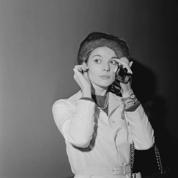 ITALIAN ACTRESS AND fashion model Elsa Martinelli at Heathrow Airpo ...