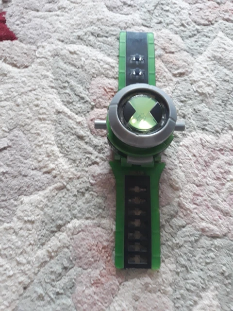 BEN 10 ULTIMATE Omnitrix Watch with 10 light up attachments £50.00 ...