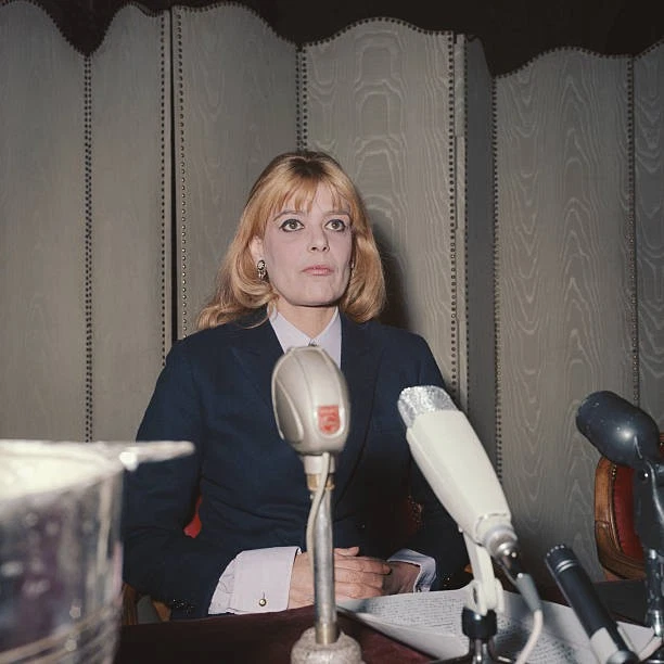 MELINA MERCOURI PROTESTS Against Greek Military Rule 1968 $9.00 ...
