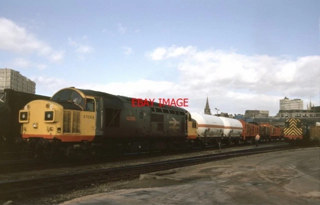 PHOTO CLASS 37 37068 At Aberdeen Guild Street Yard In March 1990 £2.75 ...