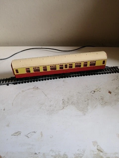 TRIANG R29/221 COACH red and cream Livery. 00 Guage £3.49 - PicClick UK
