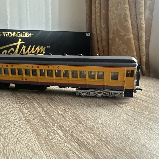 BACHMANN SPECTRUM 89025 Union Pacific #1128 Coach Ho Scale Passenger ...