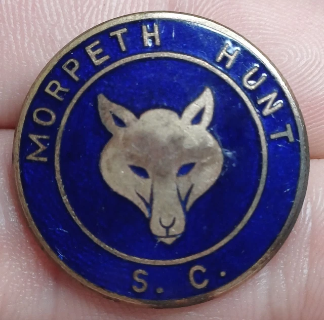 VINTAGE MORPETH HUNT S.C. FOXHOUNDS FOX HUNTING ENAMEL BADGE Fattorini ...