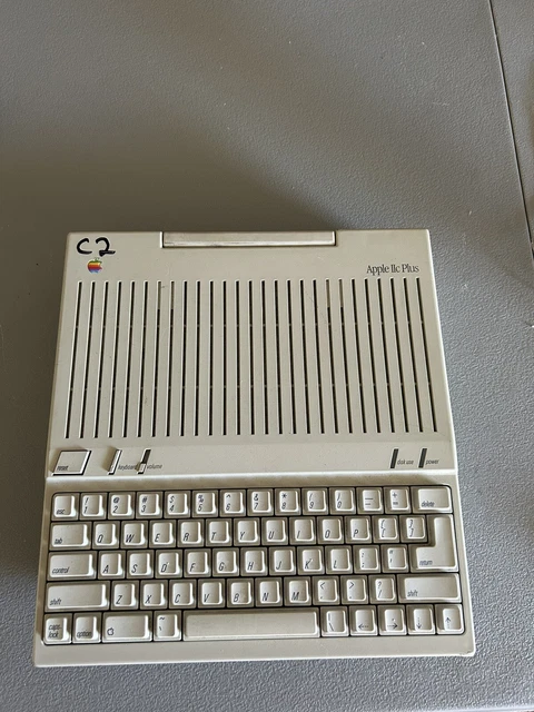 VINTAGE RARE APPLE IIc Plus état de fonctionnement inconnu physiquement ...
