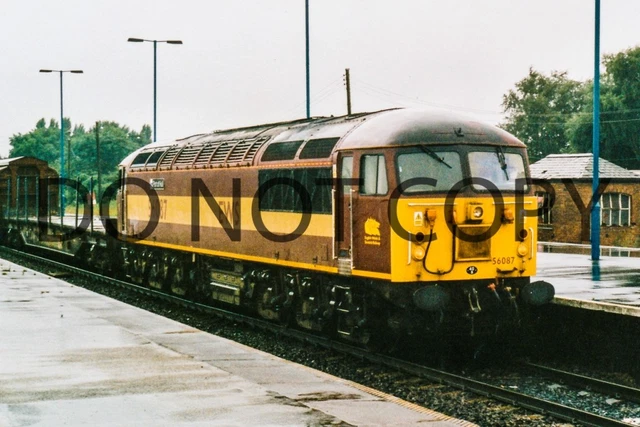 UK DIESEL TRAIN Railway Photograph Of Class 56 56087 Loco. Rm56-445 £1. ...