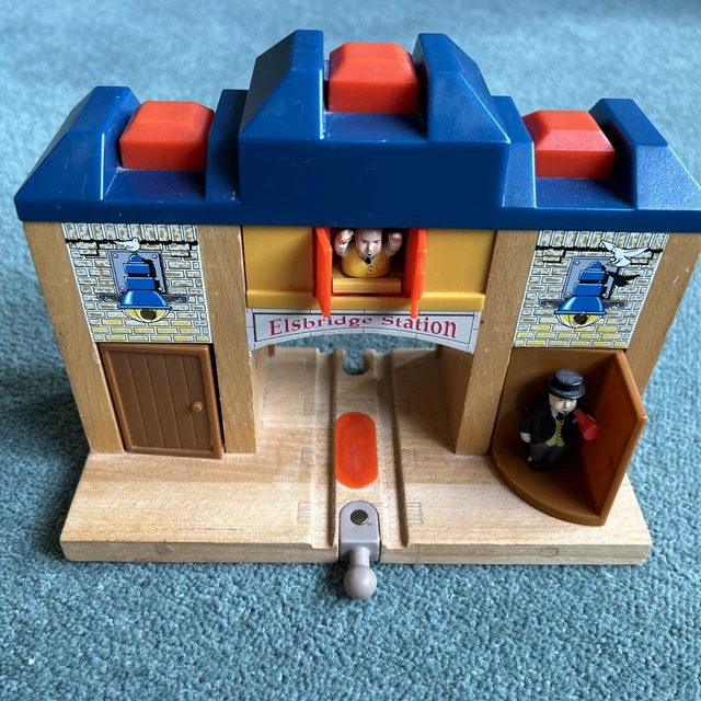 THOMAS THE TANK Engine wooden railway track Elsbridge Station £13.50 ...