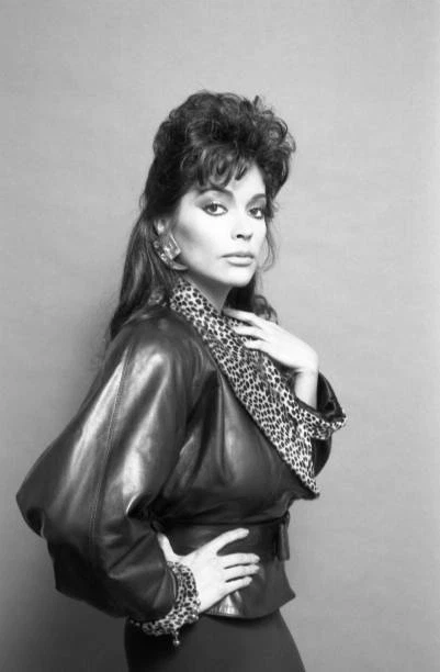 ENTERTAINER APOLLONIA KOTERO Poses For A Portrait Session 1985 Music ...