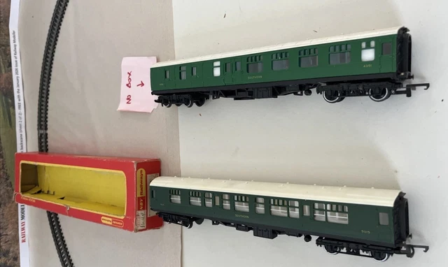 X2 TRIANG BR GREEN MK1 COACHES, R750 light green and brake dark green £ ...