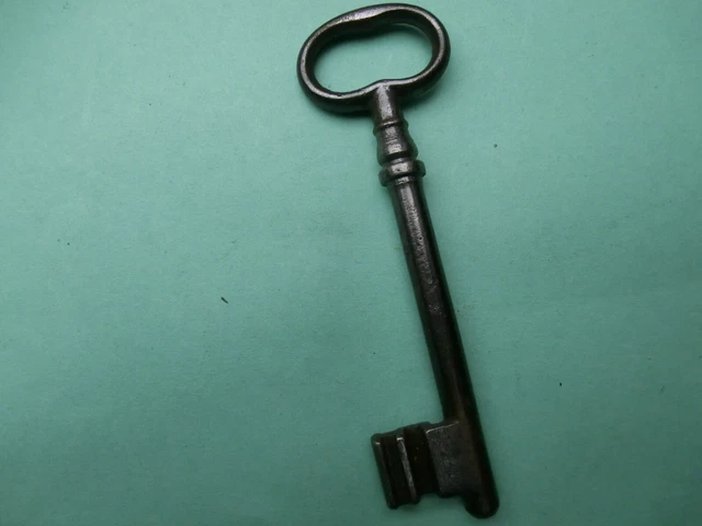 ALTE SCHLÜSSEL - großer alter Eisenschlüssel - Bartschlüssel für Türschloss EUR 3,80 - PicClick DE