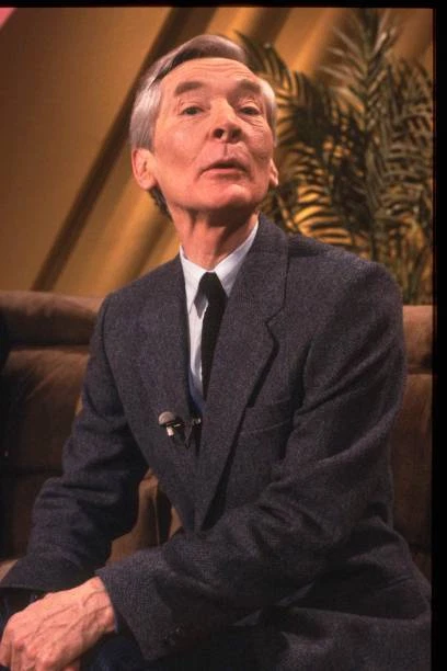 COMIC KENNETH WILLIAMS on the set of quiz show Looks Familiar 1986 OLD ...
