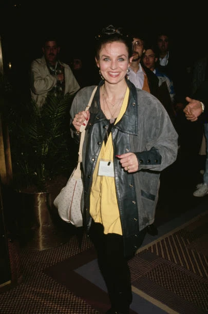 AMERICAN COUNTRY MUSIC singer Crystal Gayle wearing a black-and-gr- Old ...