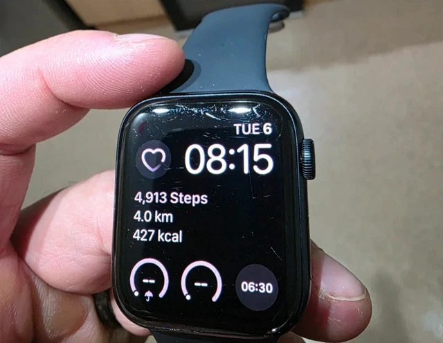 APPLE WATCH SE (2022) 44mm Midnight Aluminium Case with Sport Band, 99% ...