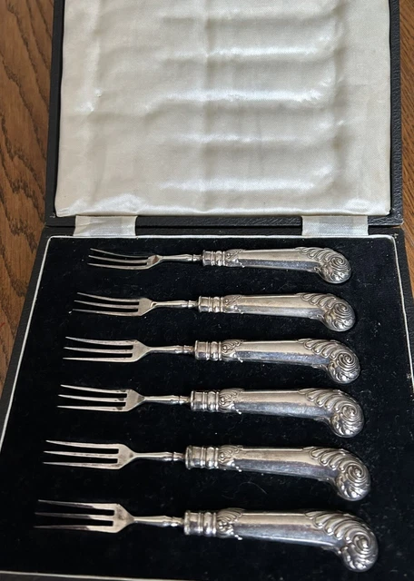 BEAUTIFUL VINTAGE BOXED set of Silver Hallmarked Small Forks £40.00 ...