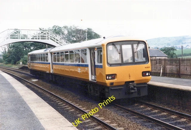 RAILWAY PHOTO 6X4 Class 143 Pacer 143023 at Stocksfield station 12/8 ...