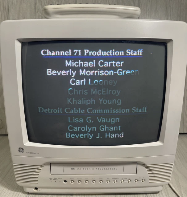 GE SPACEMAKER 13TVR70 13" CRT TV/VCR Combo Retro Gaming White w/Remote ...