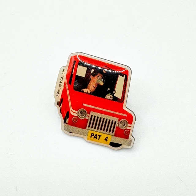 VINTAGE POSTMAN PAT Jess the Cat Pin Badge Brooch Button Lapel CBBC ...