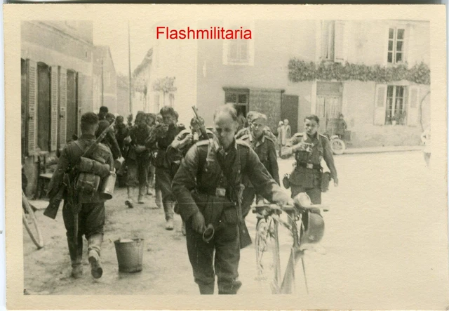 PHOTO ALLEMANDE GUERRE WW2 -- Soldats de la Wehrmacht pause sur le ...