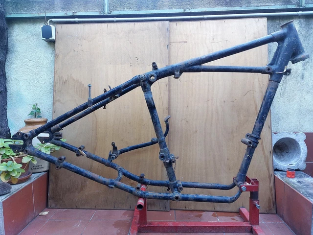 CADRE MOTO TRIUMPH rigide / Rigid frame 1954 EUR 800,00 - PicClick FR