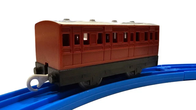 TOMY TRACKMASTER THOMAS & Friends Oliver's Red Passenger Coach 1999 (FC ...