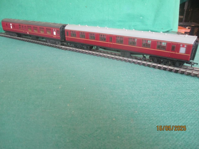LIMA OO '2 x B.R. Mk I Maroon Coaches 1 x Brake 1 x First Corridor ...