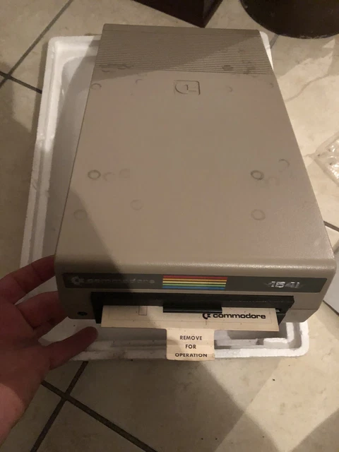 VINTAGE COMMODORE 64 Single Drive Floppy Disk Computer 1541 NON TESTATO ...