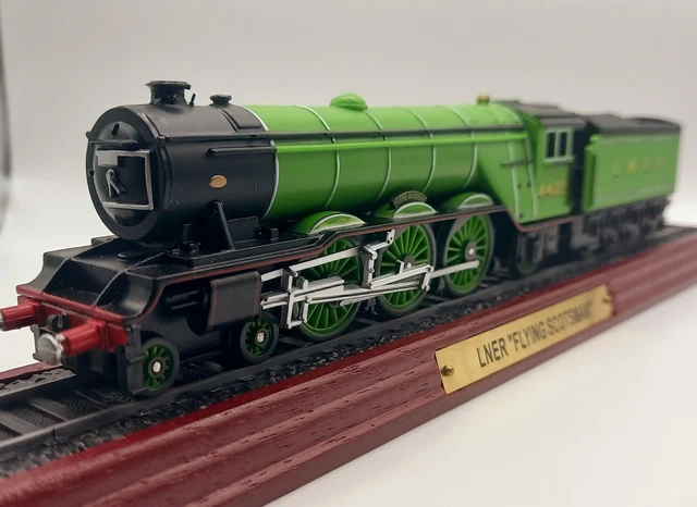 LNER FLYING SCOTSMAN Steam Locomotive Train Model Railway Display Model ...