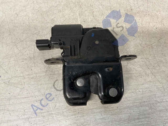 DACIA DUSTER 10-14 Pre-Facelift Boot Lock 905030010R £29.95 - PicClick UK